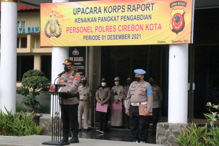 Kapolres Cirebon Kota Pimpin Upacara Korps Raport Kenaikan Pangkat